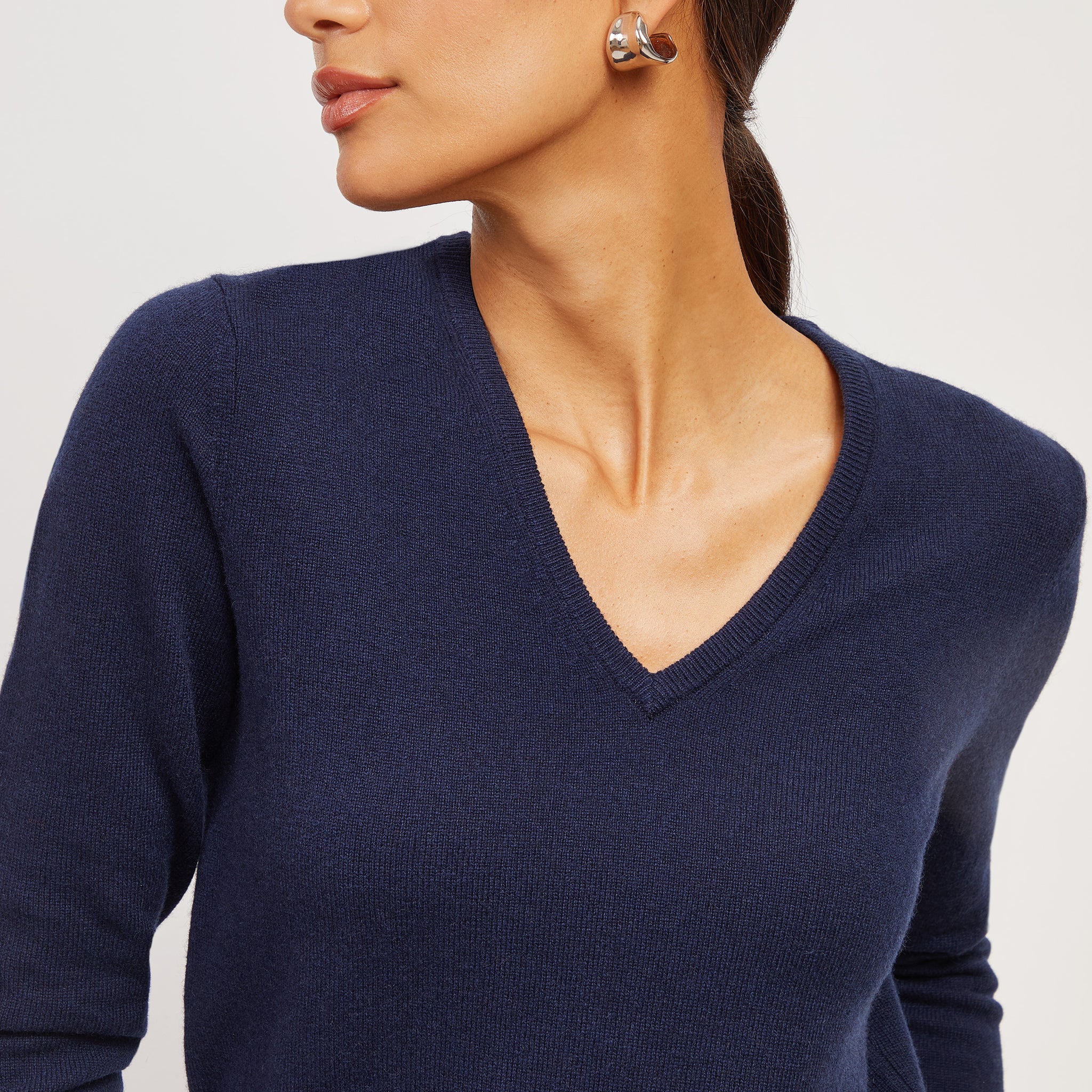 Women's Cashmere V-Neck Willow Sweater - Mott & Bow